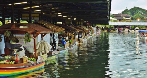 Floating Market – Sewa Villa di Bandung
